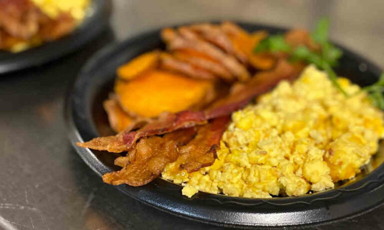 Iron Skillet Breakfast Hours, Menu, Prices, & Best Dishes